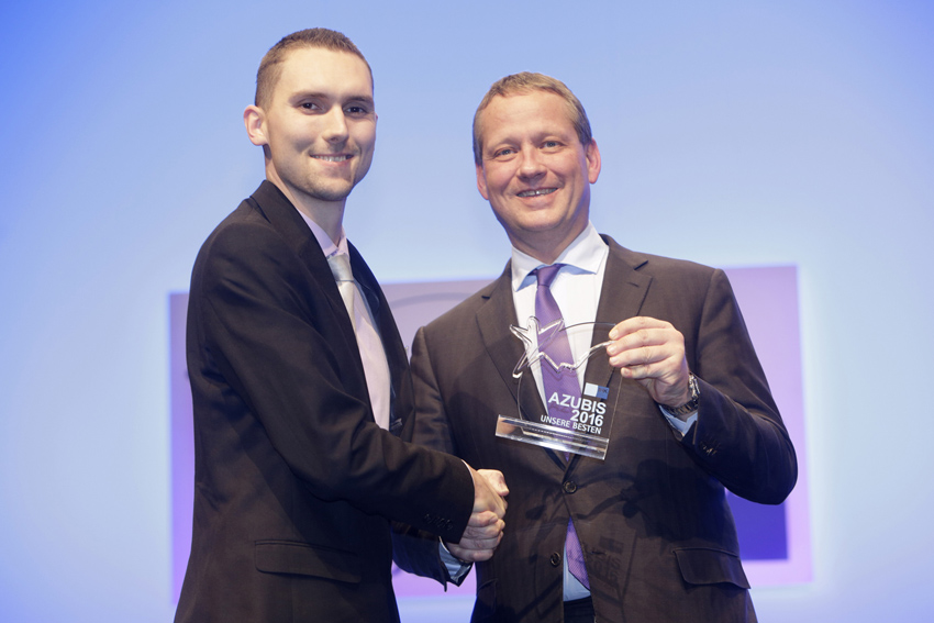 Manuel Müller ist „Super-Azubi" 2016 - johannes-diakonie.de